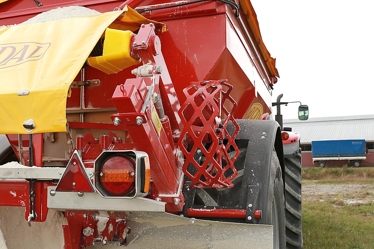 Bredal K65 on tarkka ja mekaaninen lannoitteenlevitysvaunu - kone ...