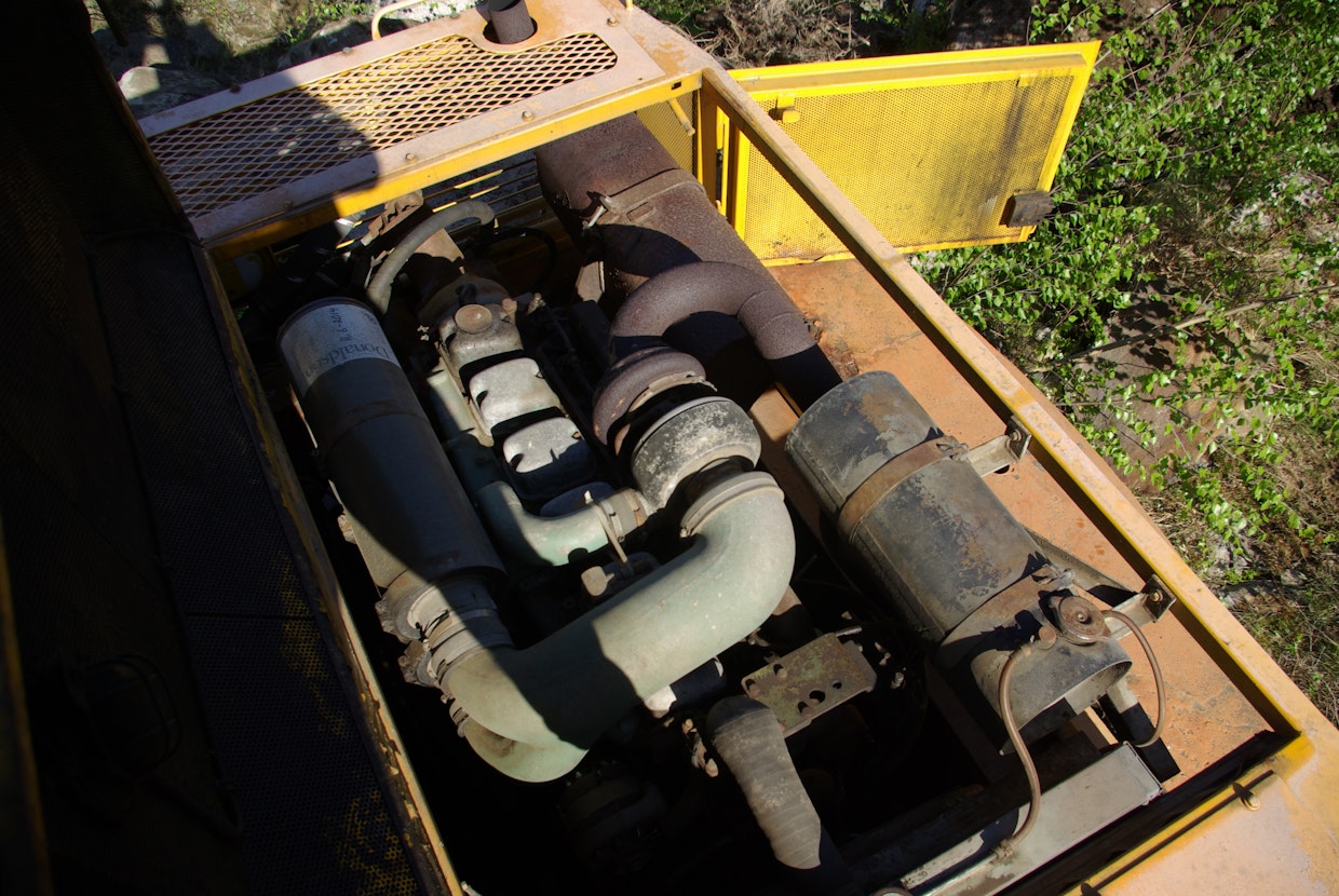 Åkerman H 25 -kaivinkone painaa lähes 44 tonnia – 50 vuotta vanhalla ...