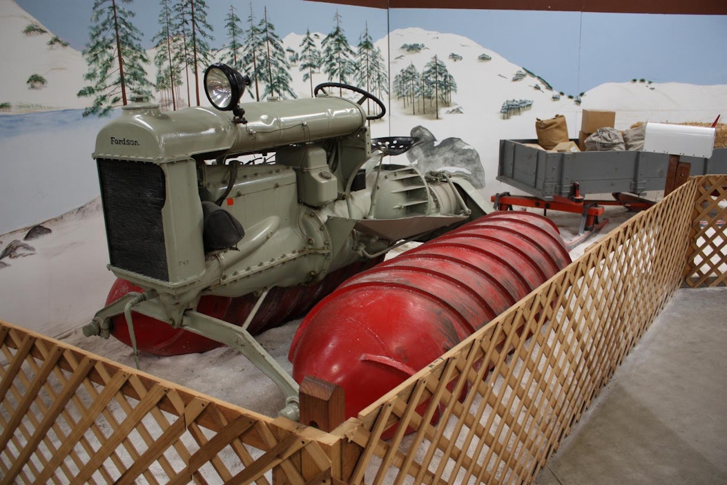 Fordson-Armstead Snow Motor -telakone liikkui vaivattomasti syvässäkin ...