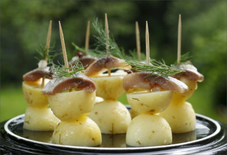 Kesän herkkutrio – uudet perunat, voi ja silli - Uutiset - Maaseudun ...